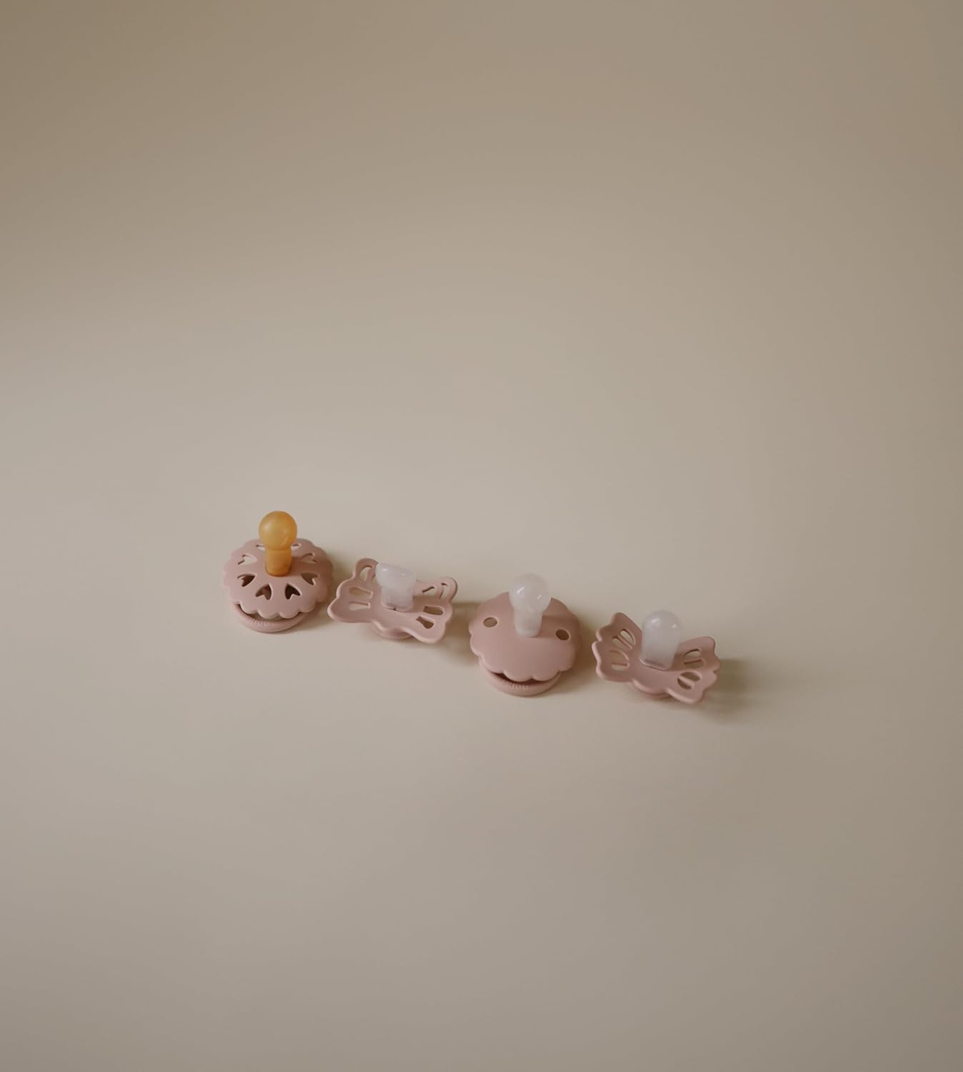 FRIGG Baby’s First pacifier Floral heart (Blush) 0-6 months - Mommy & Me